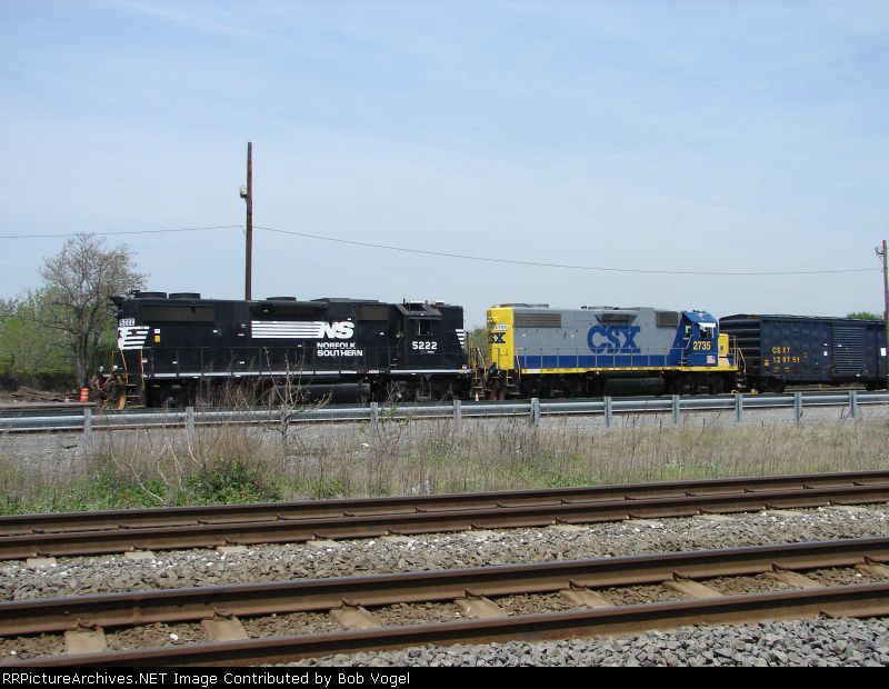 NS 5222 and CSX 2735